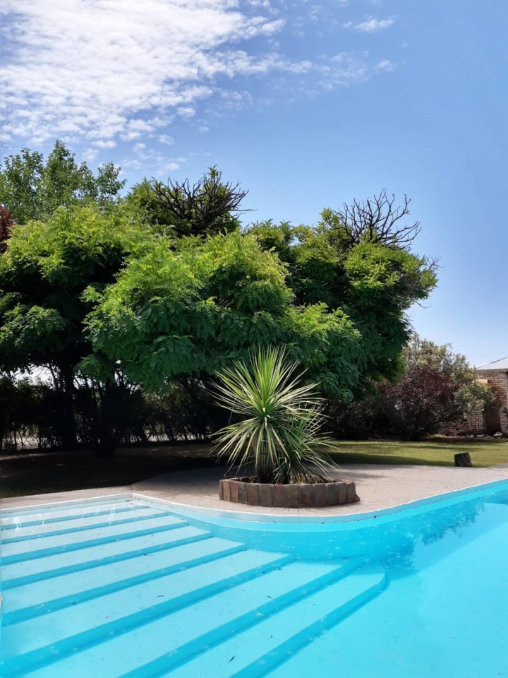 Espace Pour Les Feux De Camp | Piscine | Jardin | Bbq - Argentine