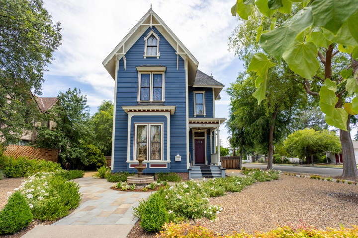 Historic Home In Downtown For A Couple Or Group - Oroville, CA