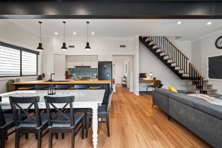 Beaumont St Hamilton | 4 Bed, 2.5 Bath, Sleeps 10 - Newcastle