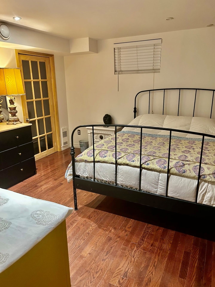 Private Apartment, Close To Amenities, Metro And Downtown - Montreal
