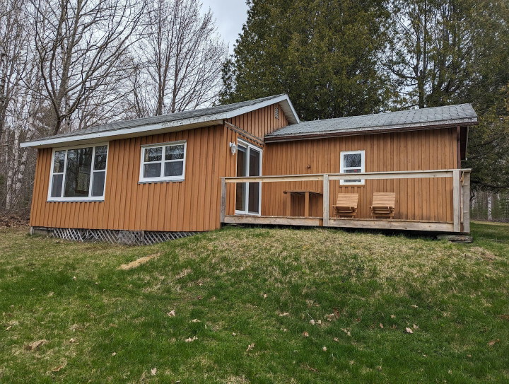 Whispering Oaks Cottage On Washademoak Lake - New Brunswick