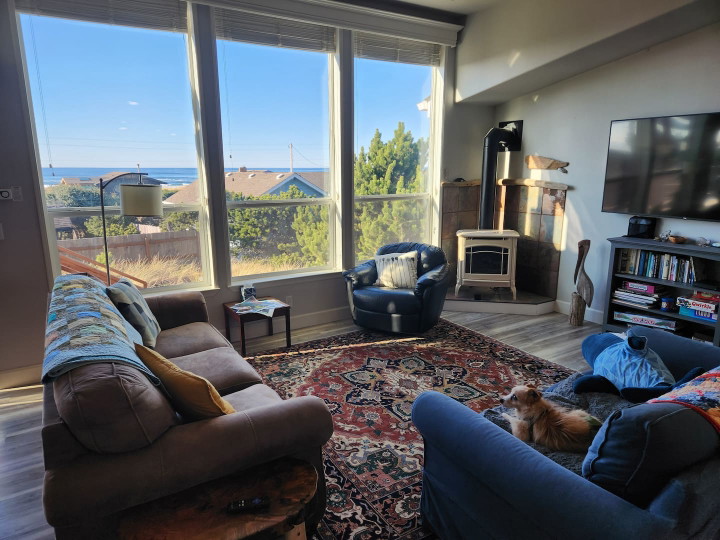 Rayn Or Shine Getaway - Ocean View & Hot Tub! - Waldport, OR