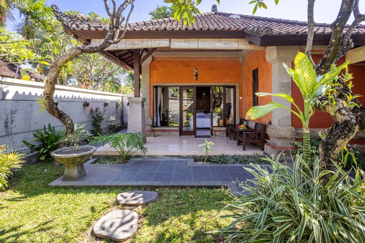 Cozy 1br Balinese Cottage In Legian With Bathtub - Bali