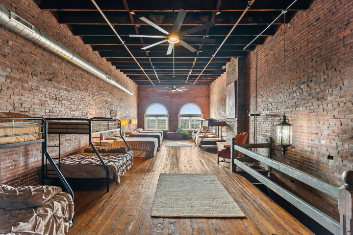 Urban Penthouse & Game Room For Large Group Stay! - St. Louis, MO