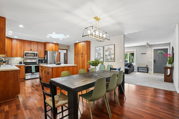 Sleeps 16 | Pool & Game Room | 10 Mins To Dt - Iowa City, IA