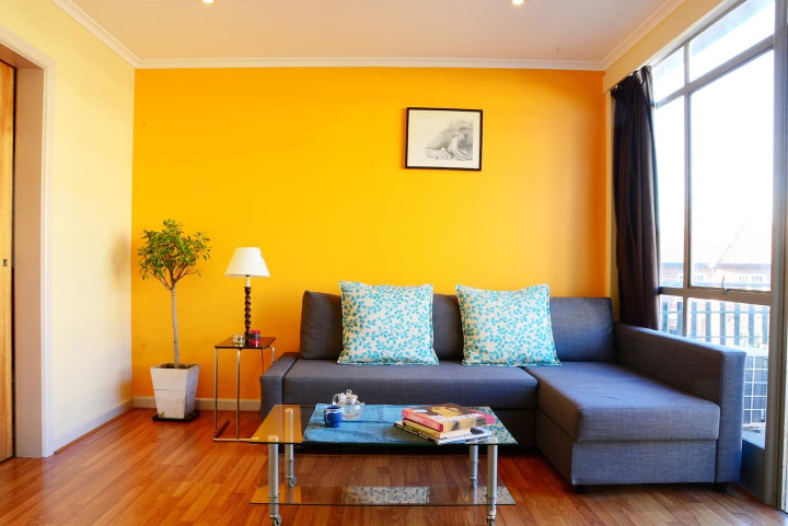 Top Floor 2 Br W. Parking+internet - 