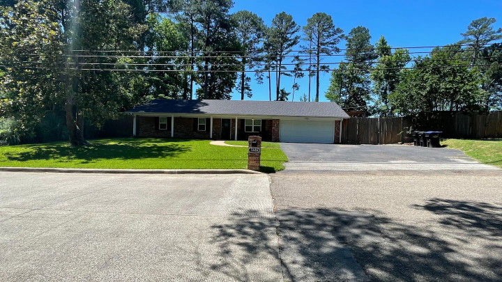 3 B/2ba With Large Bckyrd- Close 2 Everything! - Longview, TX