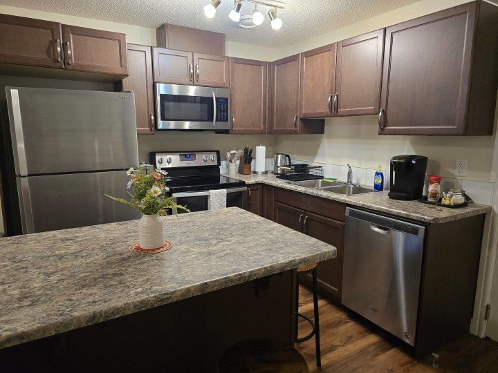 Spacious Two Bedroom Suite. - Saint Albert