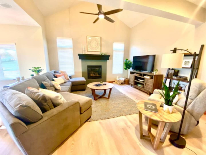 Immaculate 2bd/3ba South Lincoln Home With Garage - Lincoln, NE