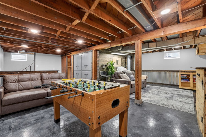 *Ne Mpls* Hot Tub-sauna - Game Room- Backyard-pets - Minneapolis, MN