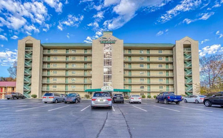 Amazing River Views, Near All Pigeon Forge Offers! - Pigeon Forge, TN