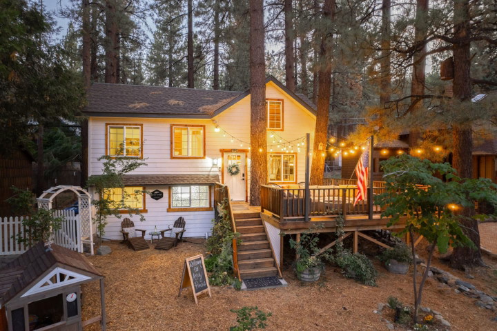 Aery Pines |Walktovillage, Pet-friendly, Evcharger - Wrightwood, CA