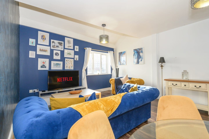 Blue Lagoon - Cosy Pad In Central Leeds - Leeds