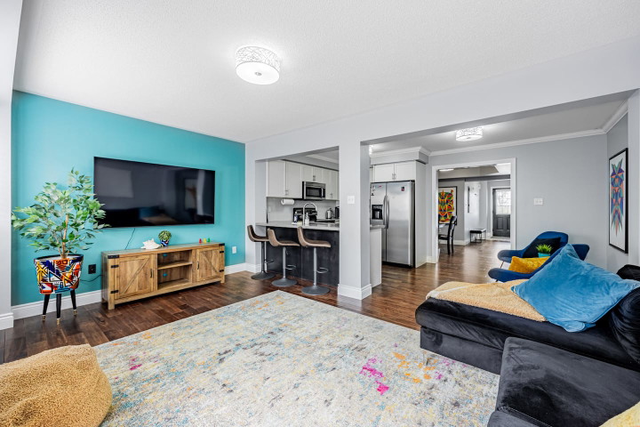 3 Bdrms | Private Yard | Close To 401 | Spacious - Oshawa