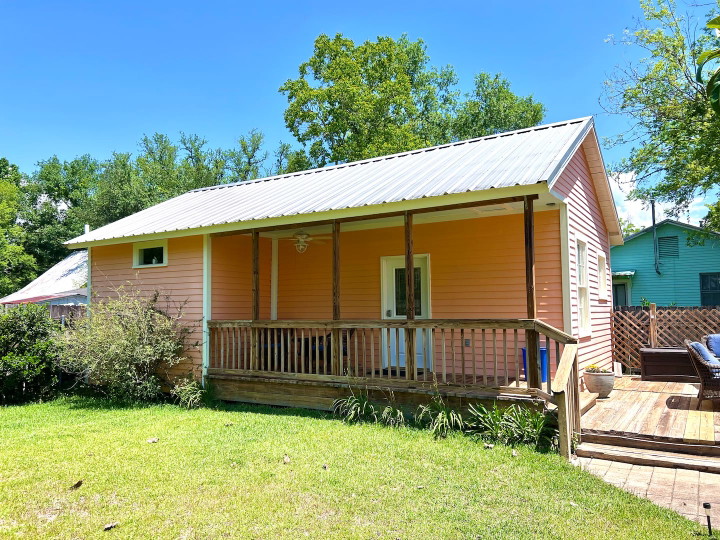 Pontchartrain Winds Orange Cottage - Mandeville, LA