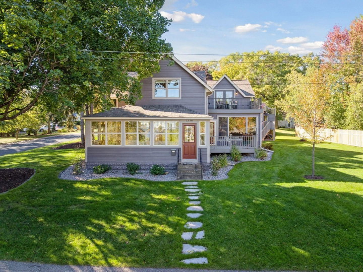 St. Croix Riverview Home 3 Decks Walk To Downtown Stillwater - Hudson, WI
