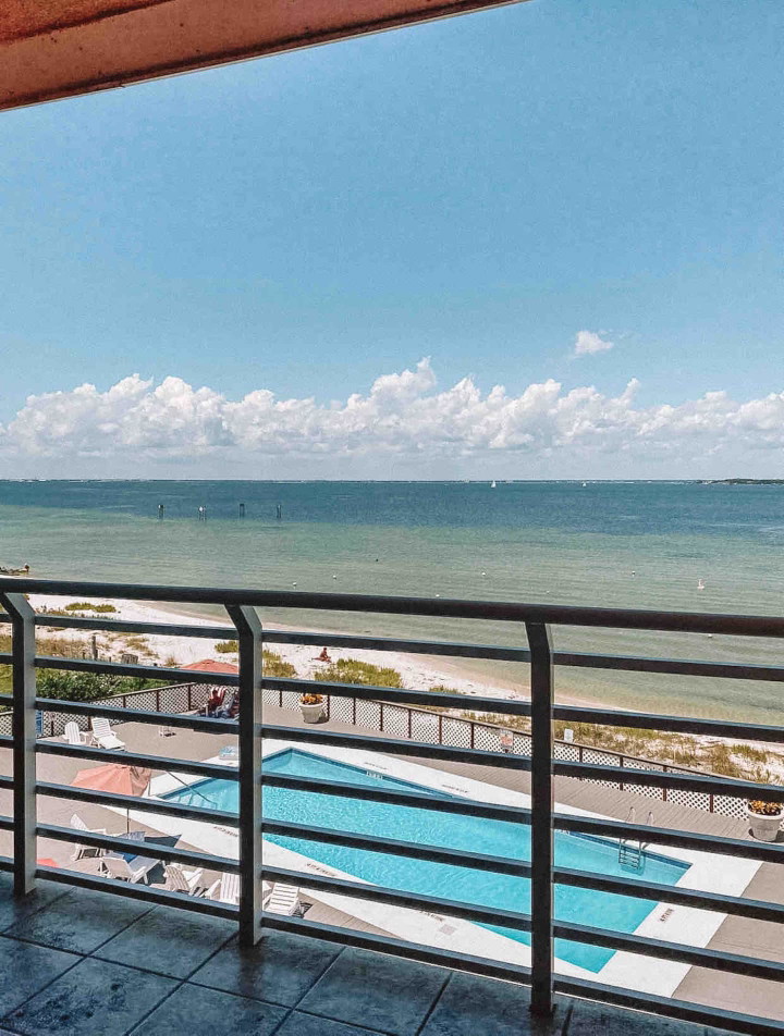 Gulf Getaway+ Waterfront Views *Fully Updated* - Gulf Breeze, FL