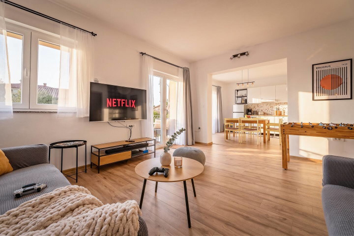 Dv Apartment On Ground Floor, Terrace And Garden - Banjole