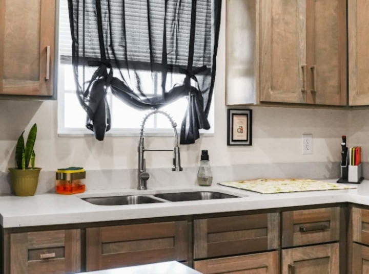 The Worknest | Stylish Stay W/ Desk & Fast Wi-fi - Laredo, TX