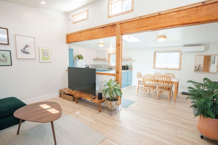 Spacious Mid Century Retreat - Corvallis, OR