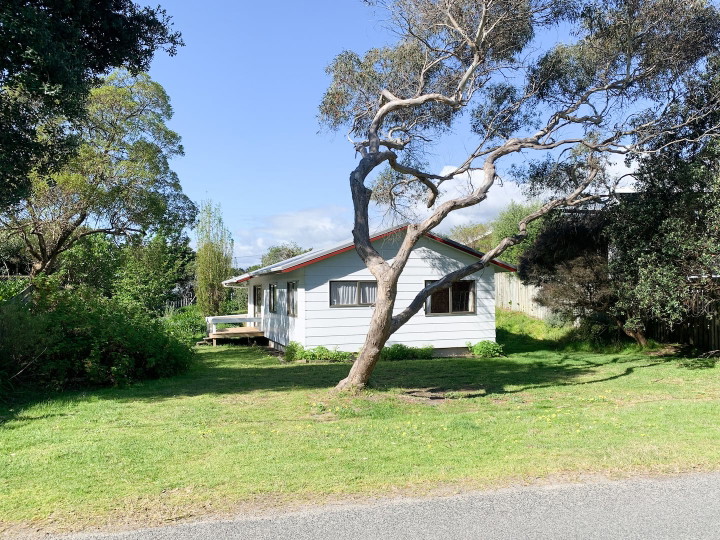 Classic Lockwood Bach On Open Section - Waikanae
