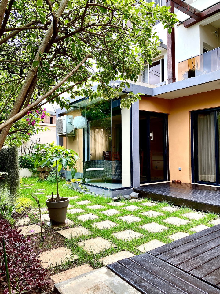 Large 2-bedroom Apartment  High-speed Wi-fi  Netflix & Landscaped Garden - Antananarivo