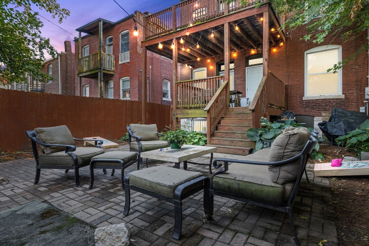Large, Woodsy, Warm And Inviting | Cozy 2br Apt - Kirkwood, MO