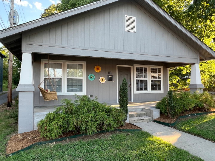 Charming Craftsman Cottage. Downtown Gem! - Tahlequah, OK