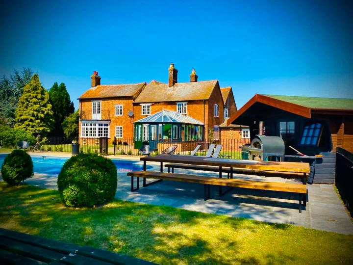 Luxury Group Retreat | Pool, Hot Tubs & Sauna - Wallingford