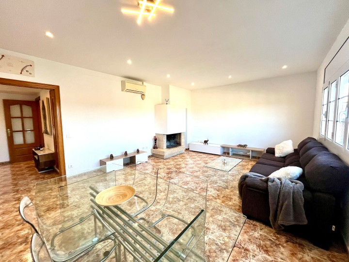 A Spacious Apartment - Gelida