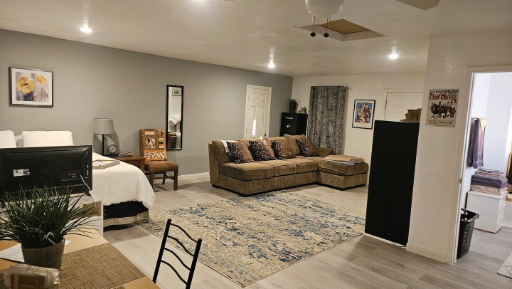 Full Bedroom Suite In Pahrump - Death Valley