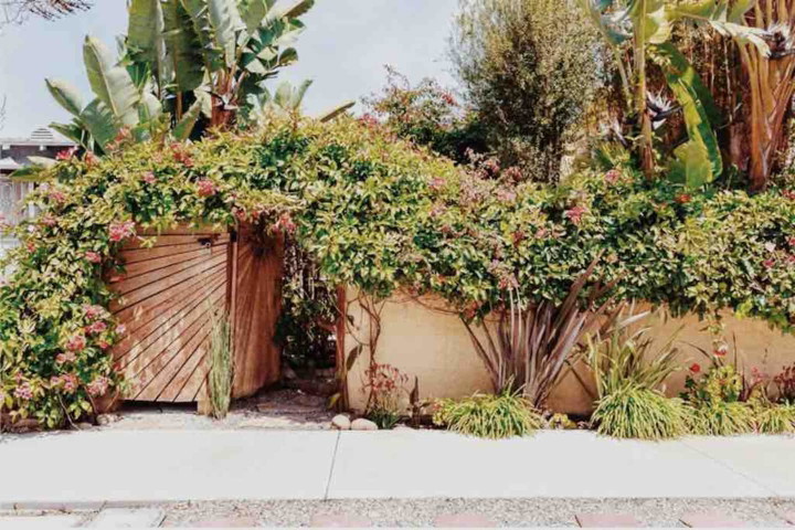 West La 2 Bdrm Spanish Cottage Home, Gated Yard - Los Angeles