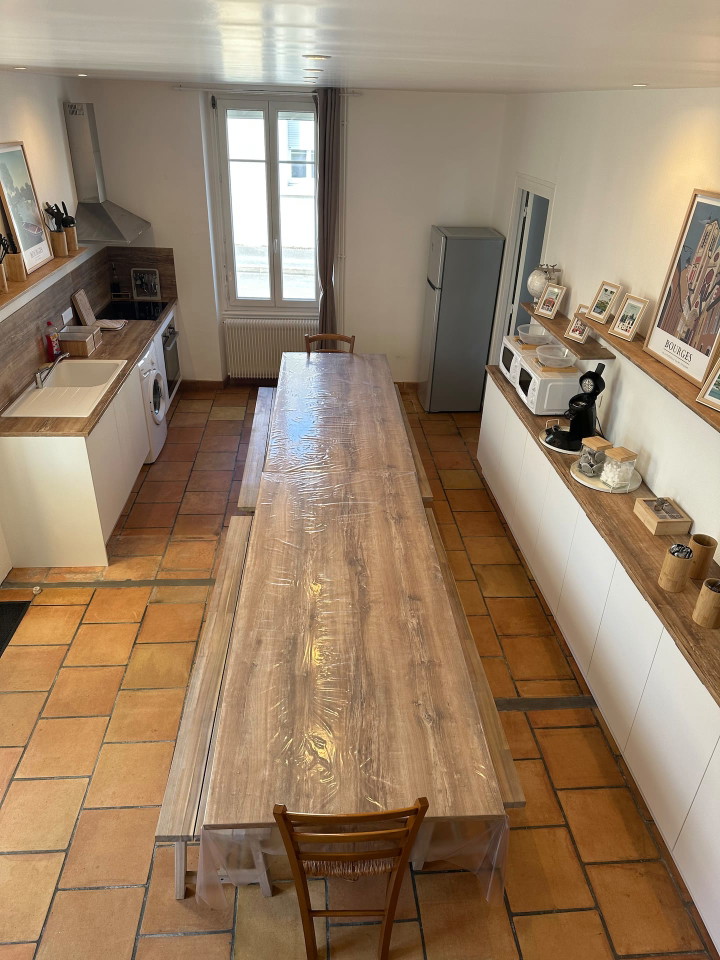 Maison Familiale,13 Lits,3 Sdb-wc, Parking Gratuit - Bourges