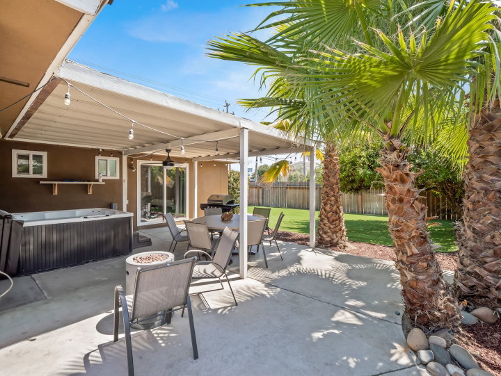 3 Bed | Hot Tub L Fire Pit | Bbq | Massage Chair - Clovis, CA