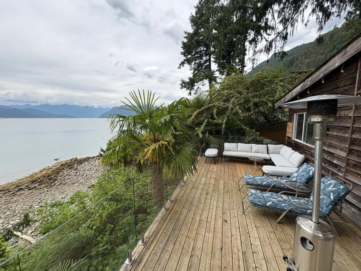 Oceanfront Escape In Lions Bay - Bowen Island