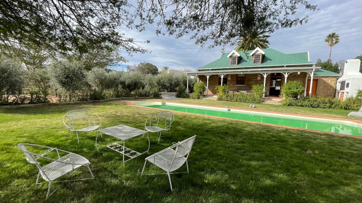 Shades Of Africa - The Carriage House - Oudtshoorn