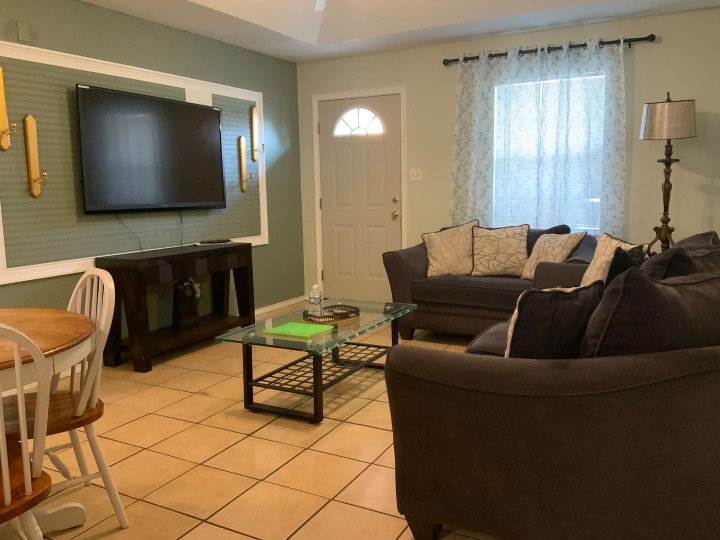 Lovely 2 Bedroom With Kitchen & Free Wifi/parking. - Brownsville, TX