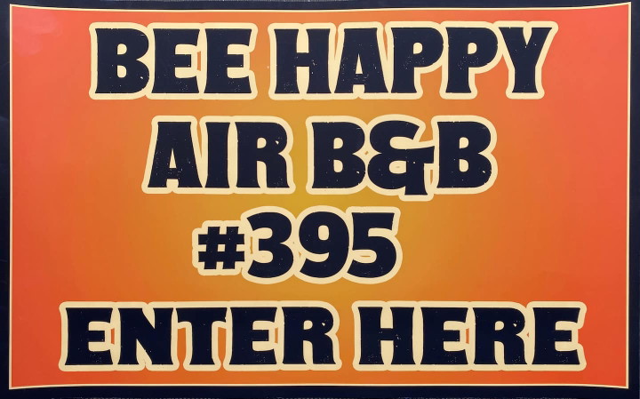 Lenny Bee's Bee Happy Airbnb - Woodstock, NY