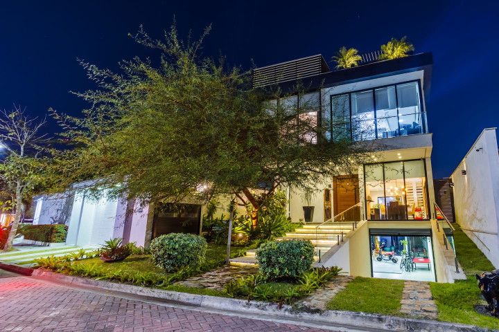 House With Elevator, Pool, Movie Theater And Beach 5 Min Away - Recreio