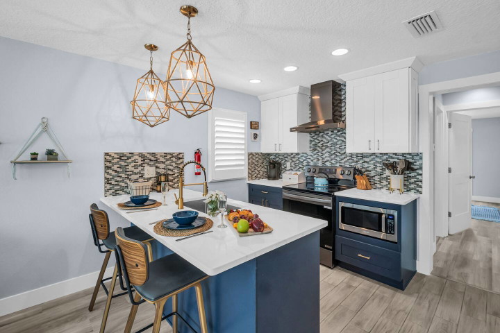 2-min Walk To Beach | Private Yard + Bikes. - Clearwater, FL