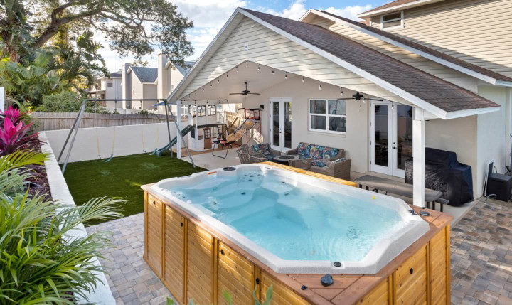 Spacious 5 Bd/3 Bath Home/swim Spa/ Near Beaches - Dunedin, FL