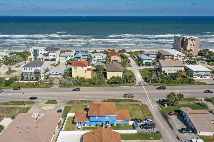Flip Flop Living 2! 4bdrms, 3 Bths, Steps To Sand! - New Smyrna Beach, FL