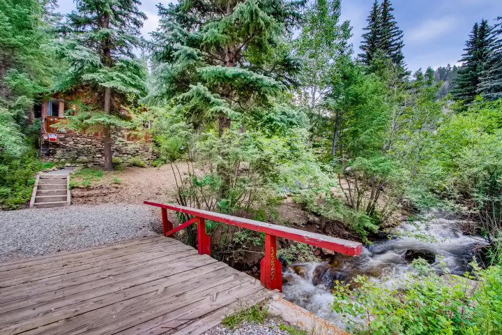 Sweet Pine Waterfront Pet Friendly Cabin - Idaho Springs, CO