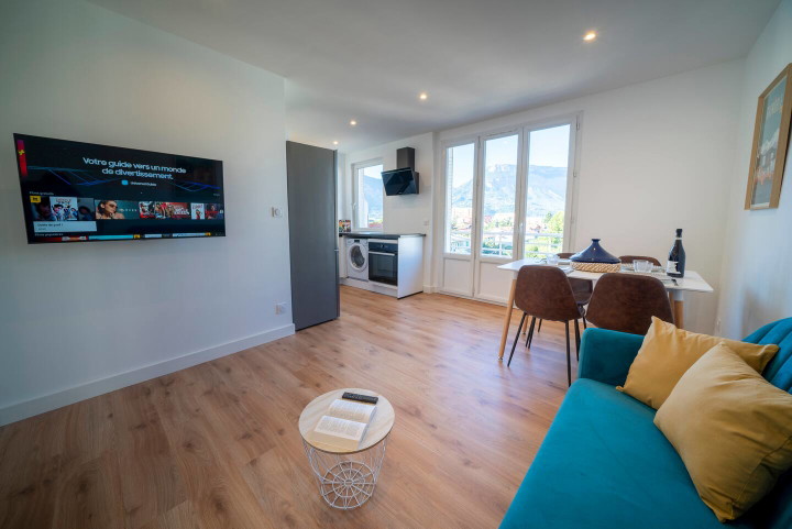 3 Bedrooms - 6 Beds - View - Grenoble