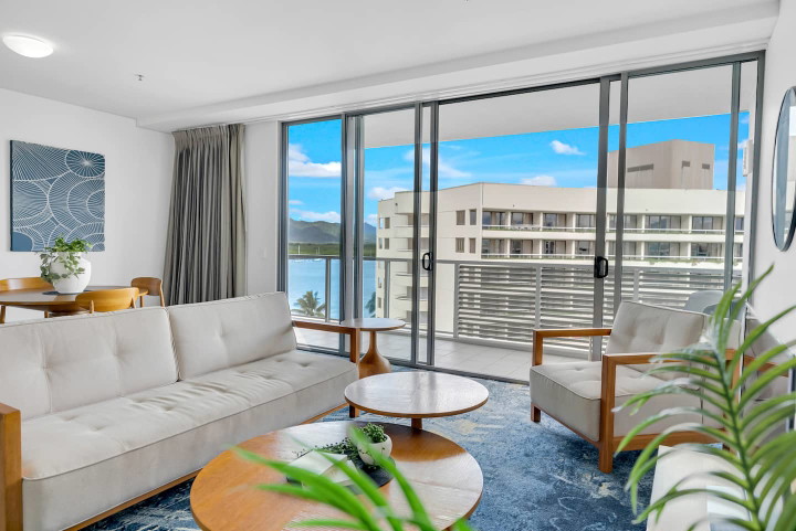 City Living At Harbour Lights On The Waterfront - Cairns