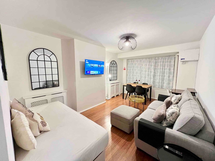 Lovely 2 Bed Maisonette Close To Heathrow Airport - Hounslow