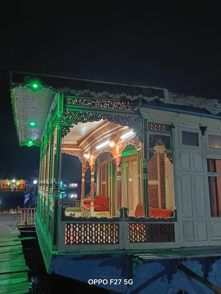 Heritage Balmoral Castle House Boat(2) - Srinagar