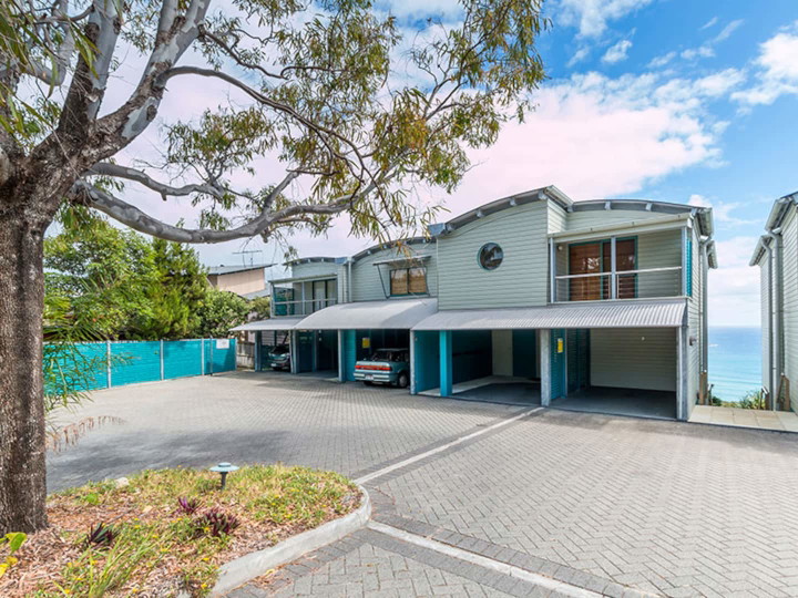 Panoramic Ocean And Beach Views From This Beautifully Appointed Two... - Moreton Island