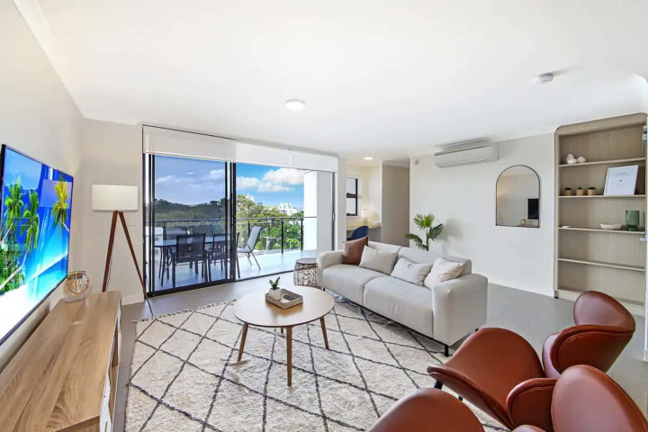 Coastal 3br Opposite Shops, Near Beach W/ Car Park - Marcoola