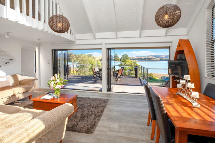Muritai Waters - Incredible Waterfront Location - Raglan